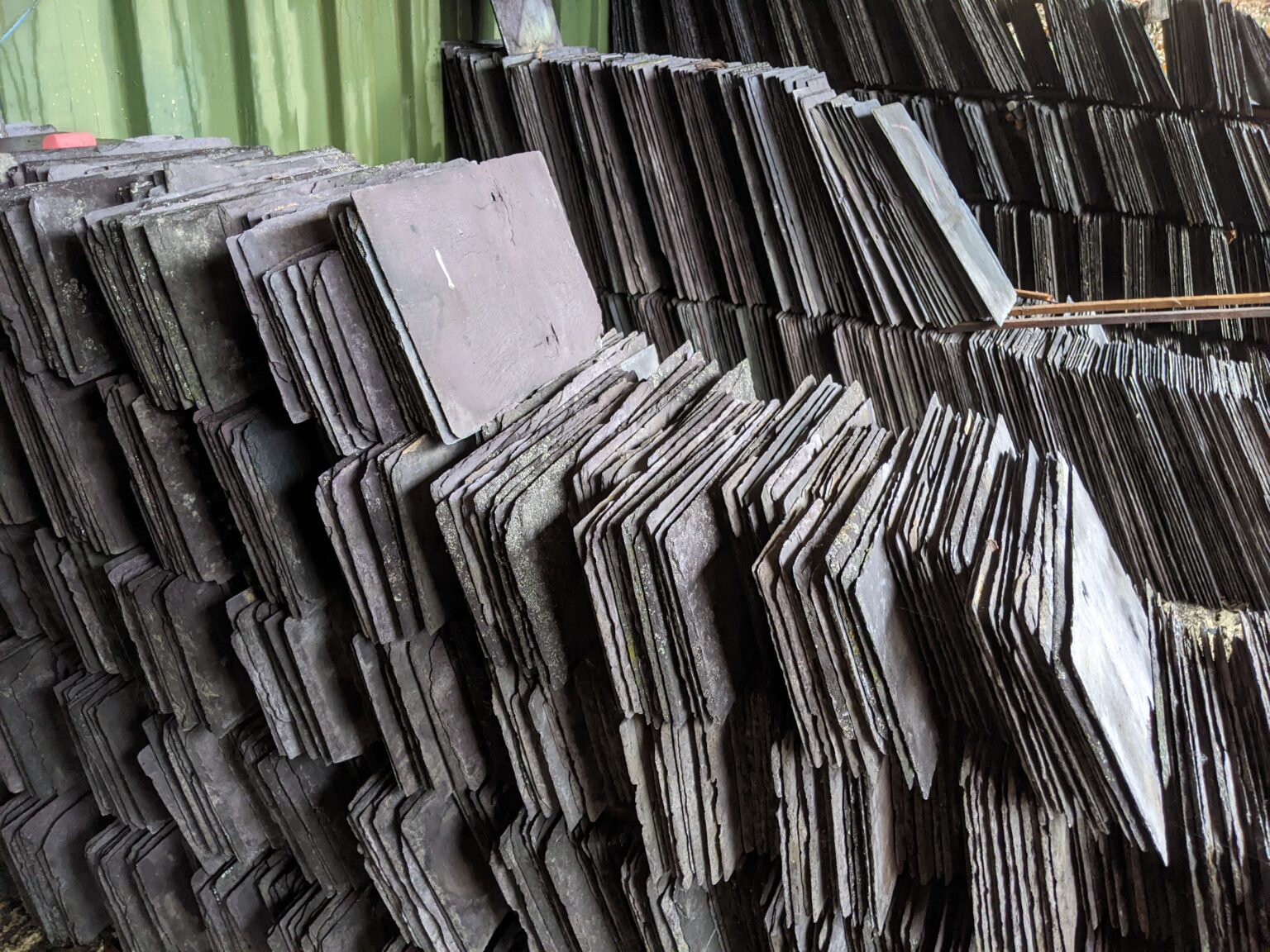 Reclaimed Imported Roofing Slates 600mm x 300mm Pack of 10 - Watling ...