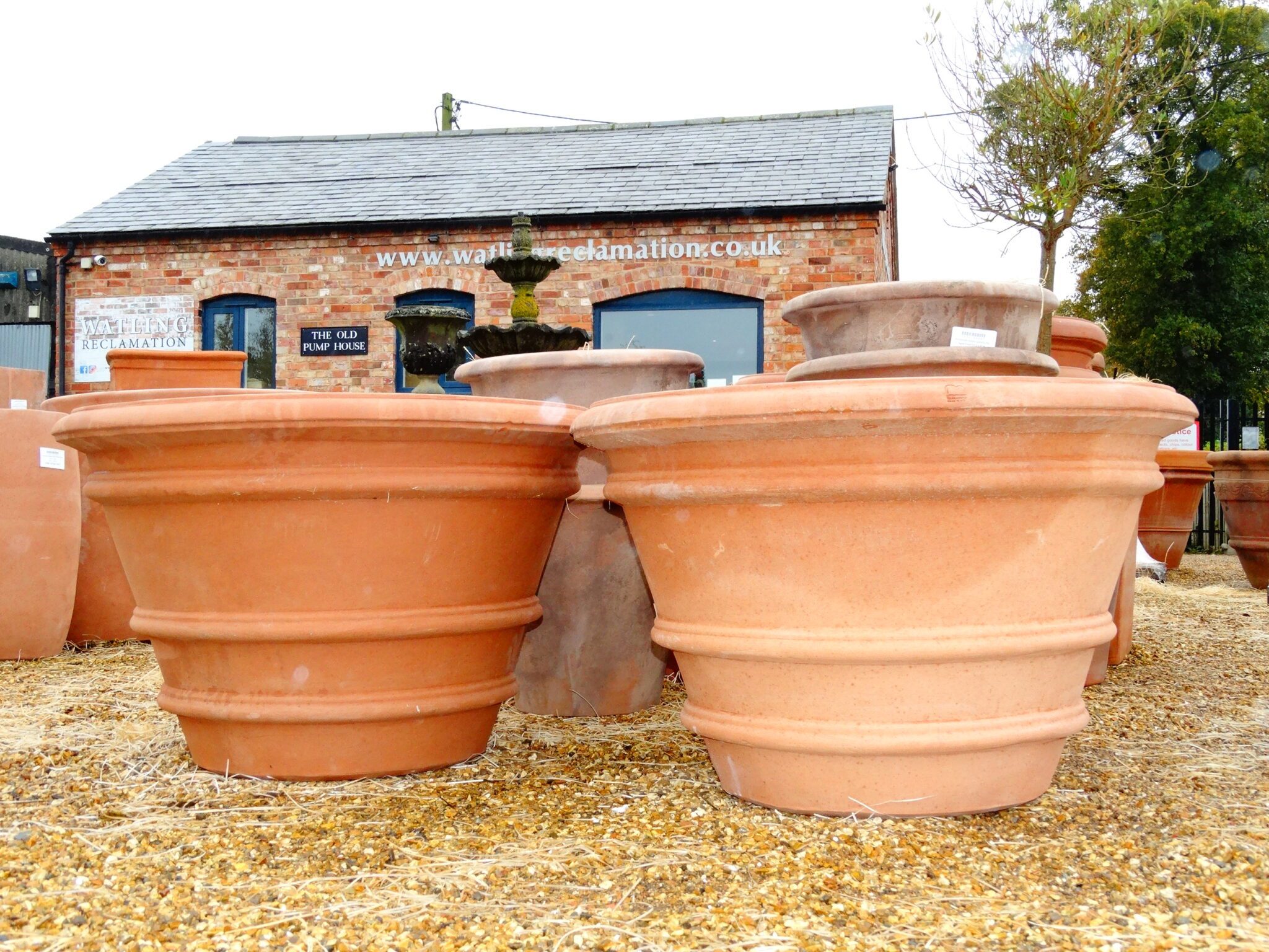 Handmade Italian Tuscan Plain Rolled Rim Pot - Watling Reclamation