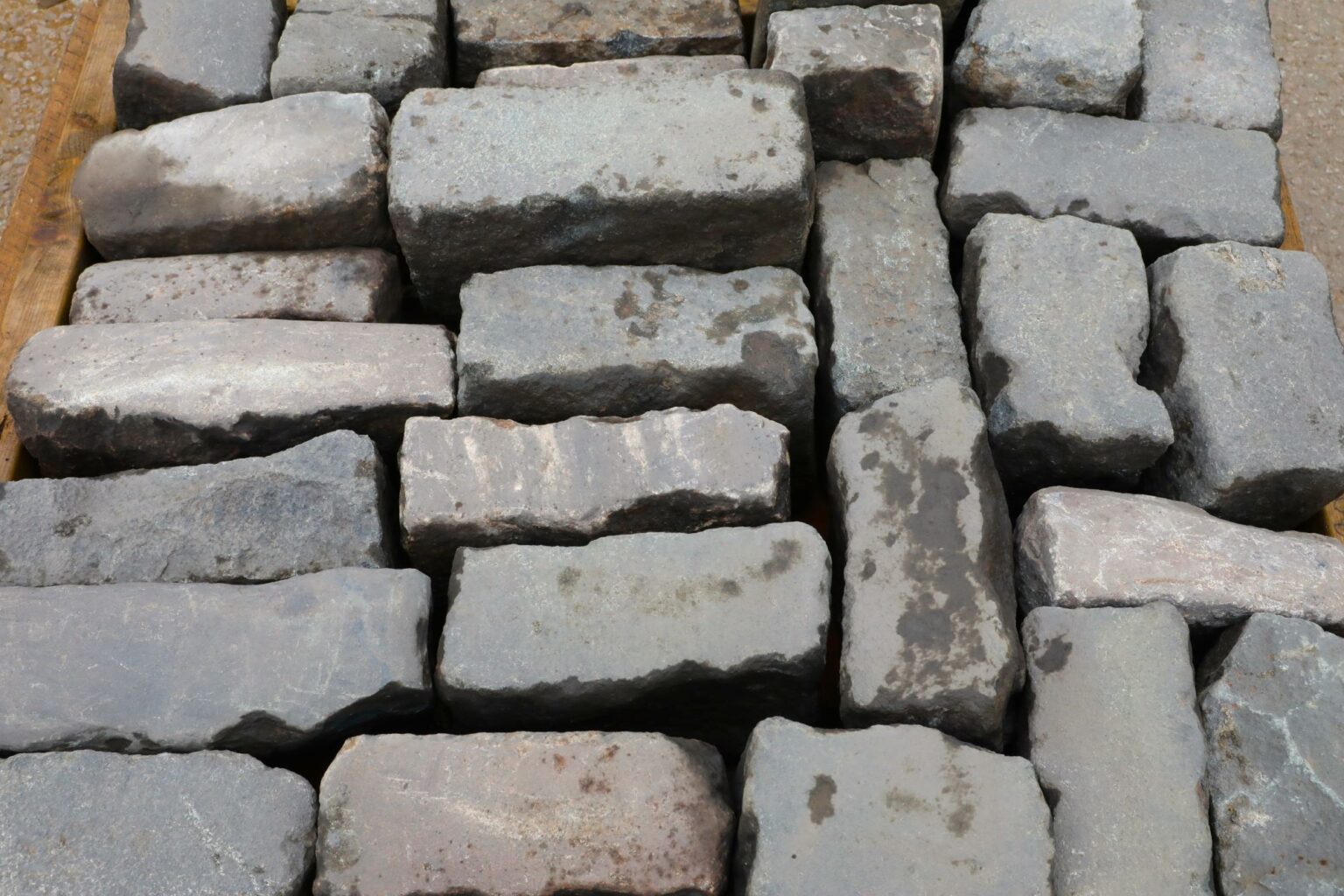 Reclaimed Edinburgh Granite Cobbles (Bagged) - Watling Reclamation